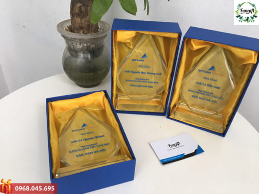 Biểu Trưng Phale In Logo Đất Xanh Miền Bắc - Cúp Pha Lê Quà Tặng