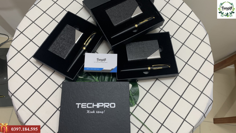 Set Quà Tặng Hộp Namecard Bút Ký In Logo Techpro Giá Rẻ Hà Nội