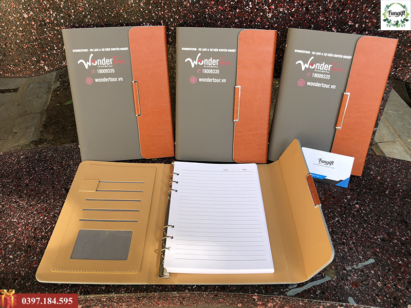 Combo Quà Tặng Sổ Bút In Logo Wonder Tour Theo Yêu Cầu