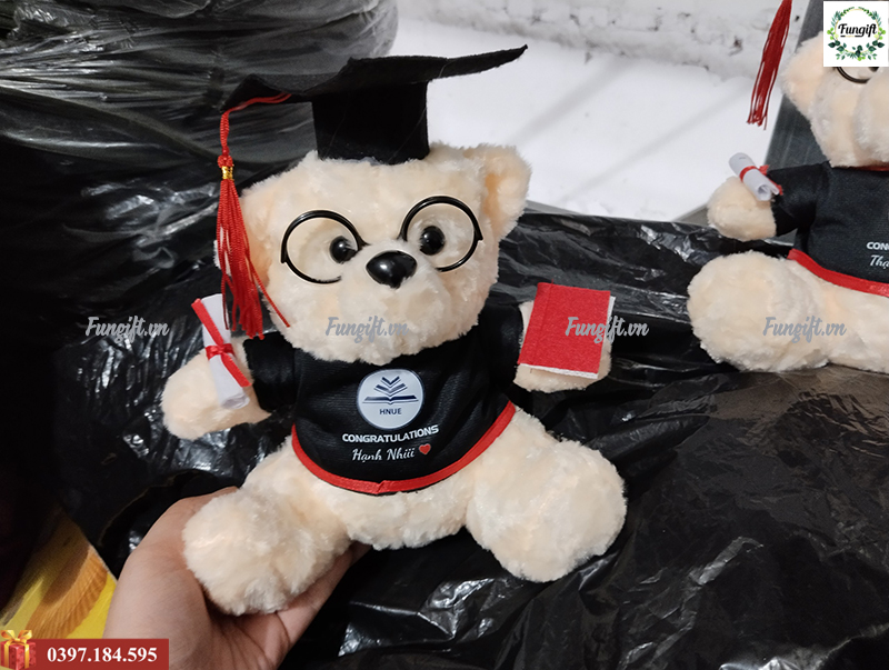 Quà tặng gấu bông in logo kèm phụ kiện Đại học sư phạm HNUE