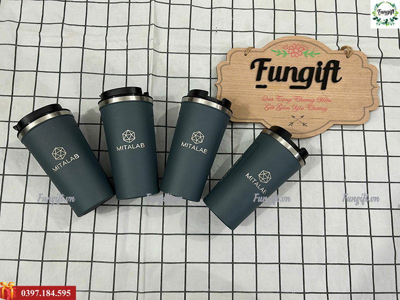 Đặt khắc cốc coffee số lượng ít logo MITALAB