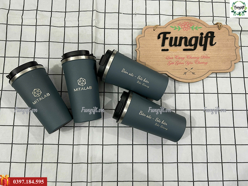 Đặt khắc cốc coffee số lượng ít logo MITALAB