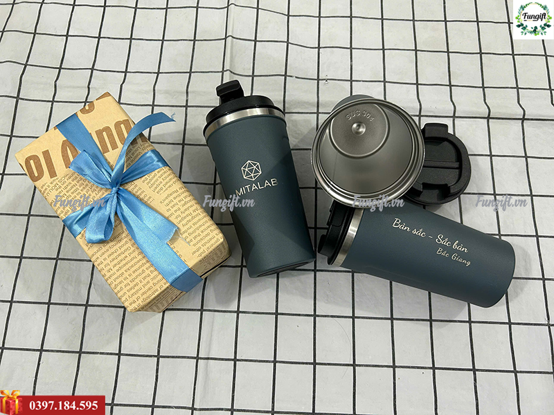 Đặt khắc cốc coffee số lượng ít logo MITALAB