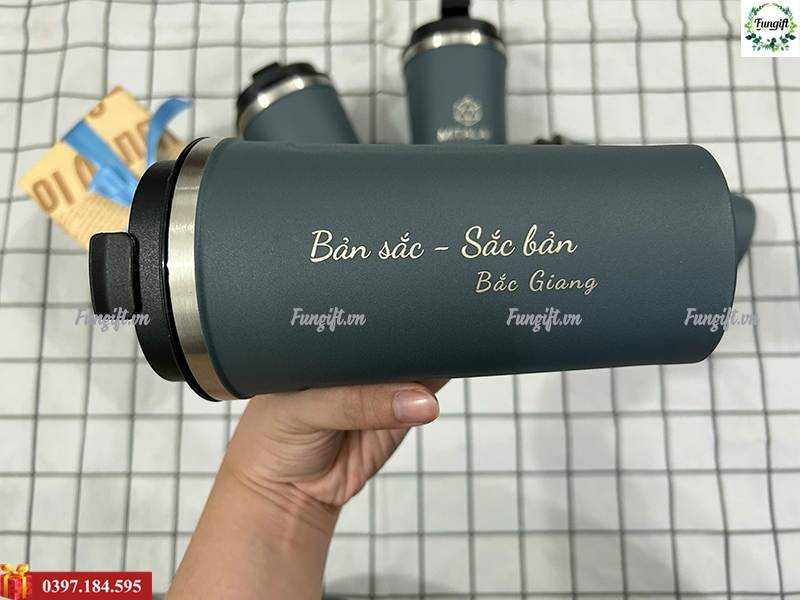 Đặt khắc cốc coffee số lượng ít logo MITALAB