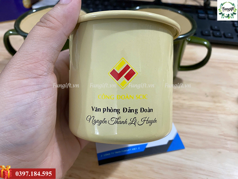 Dịch Vụ In Tên Logo Lên Cốc Tráng Men Theo Yêu Cầu - Ca Men Cải Tiến