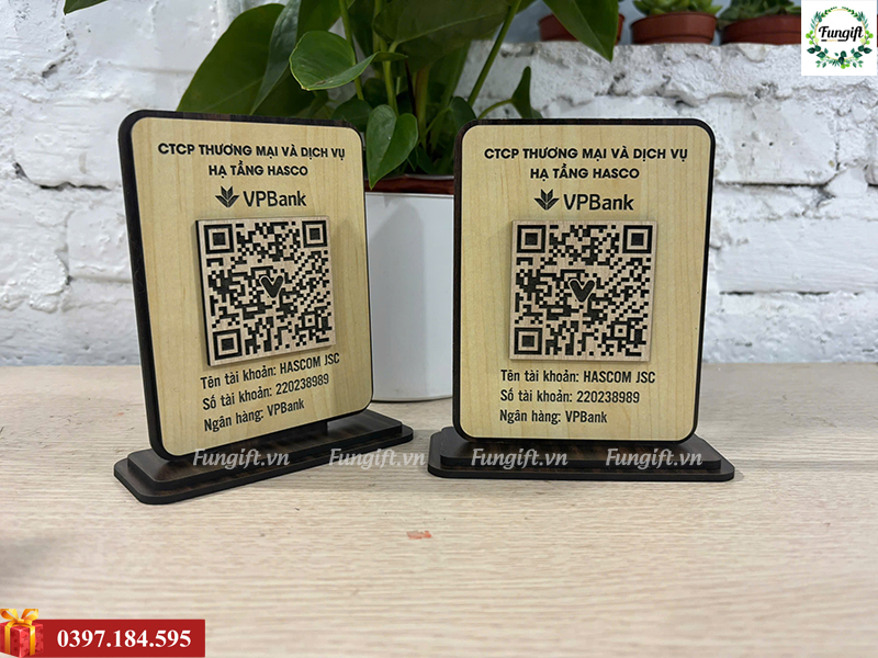 Xưởng Sản Xuất Bảng Quét Mã QR Code Bằng Gỗ Để Bàn Hasco