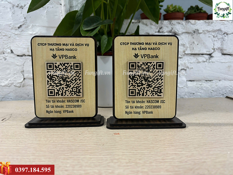 Xưởng Sản Xuất Bảng Quét Mã QR Code Bằng Gỗ Để Bàn Hasco