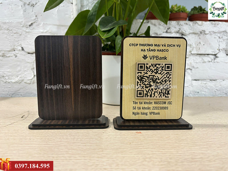 Xưởng Sản Xuất Bảng Quét Mã QR Code Bằng Gỗ Để Bàn Hasco